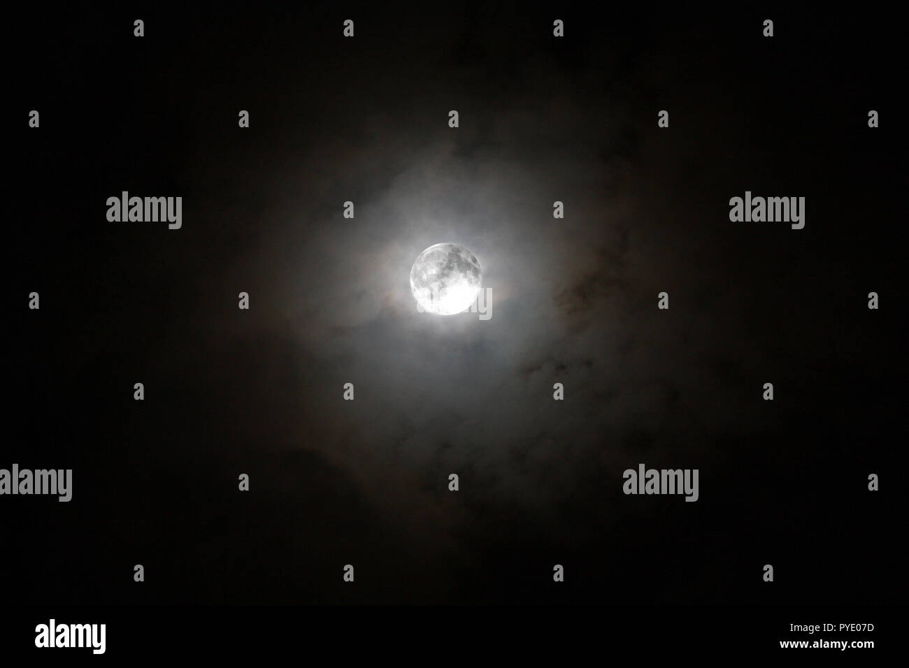 New York - September 4: A full moon over New York City on Friday ...