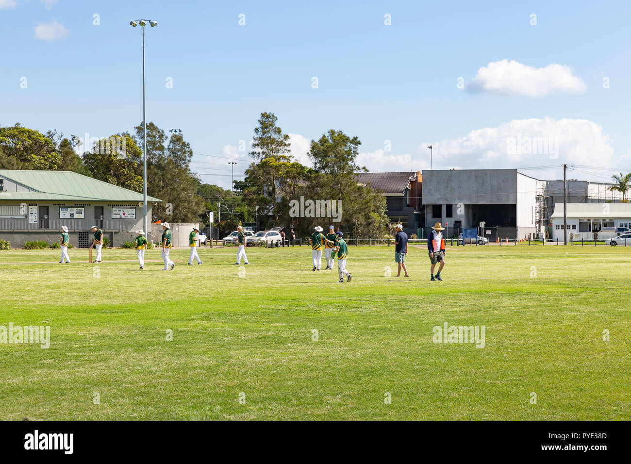 Boys cricket field teenagers hi-res stock photography and images - Alamy