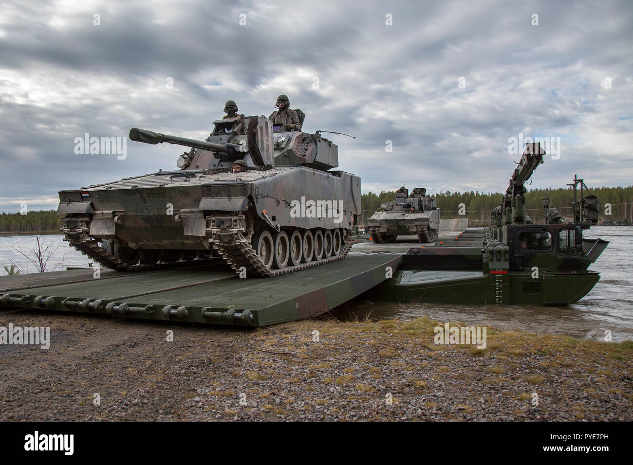Multinational amphibious task force hi-res stock photography and images ...
