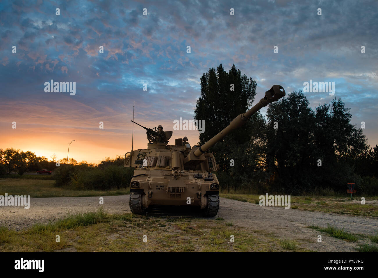 Self propelled howitzer m109 hi-res stock photography and images - Alamy