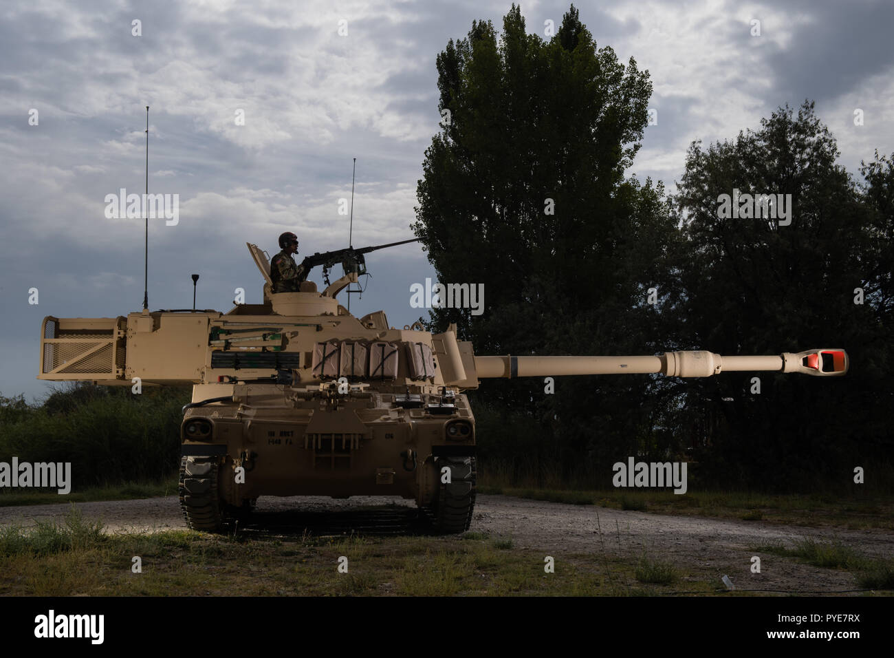 155 howitzer hi-res stock photography and images - Alamy