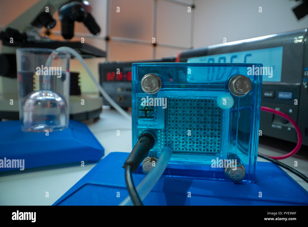 Hydrogen oxygen fuel cells hi-res stock photography and images - Alamy