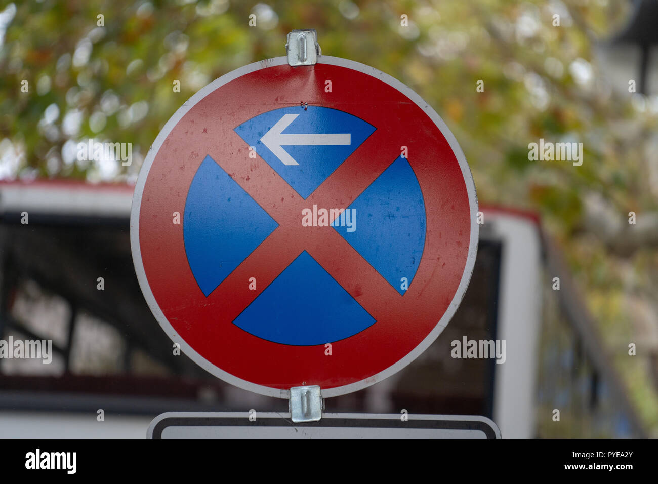 Inside direction icon hi-res stock photography and images - Alamy
