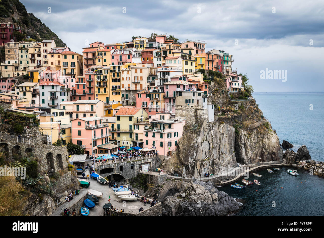 Boats with shade top hi-res stock photography and images - Alamy