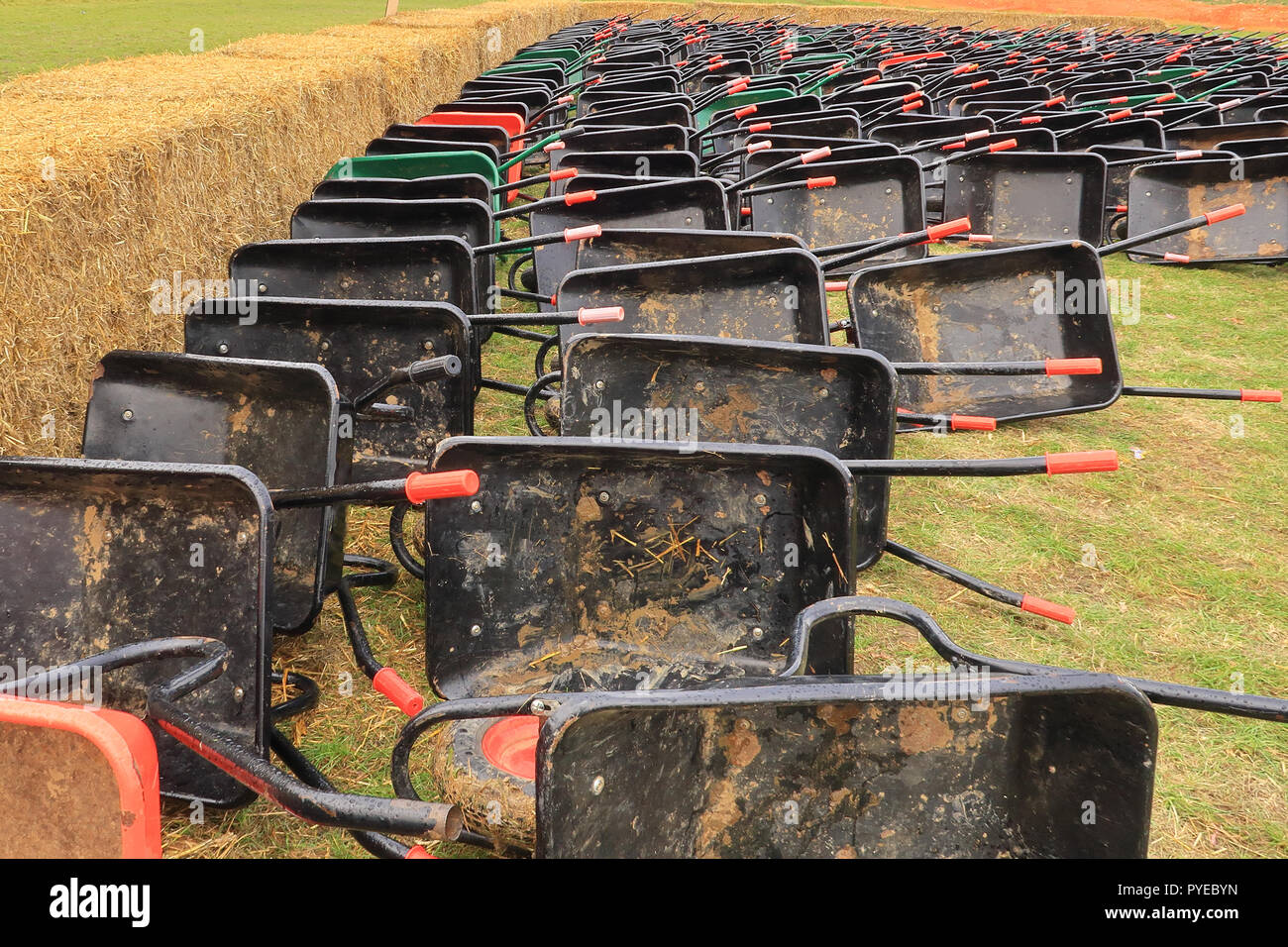 Wheeled barrow hi-res stock photography and images - Alamy