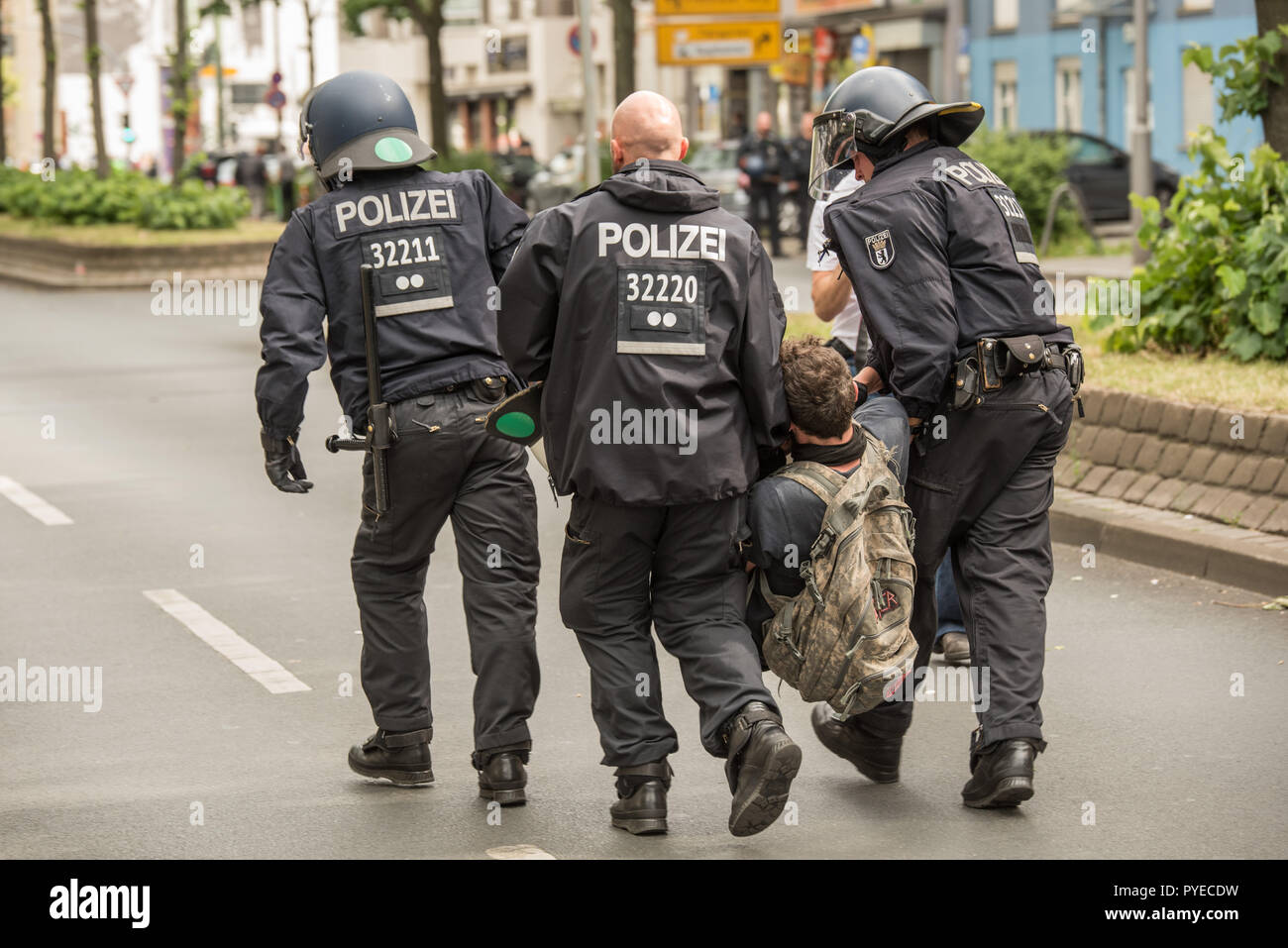 Polizei demo hi-res stock photography and images - Alamy
