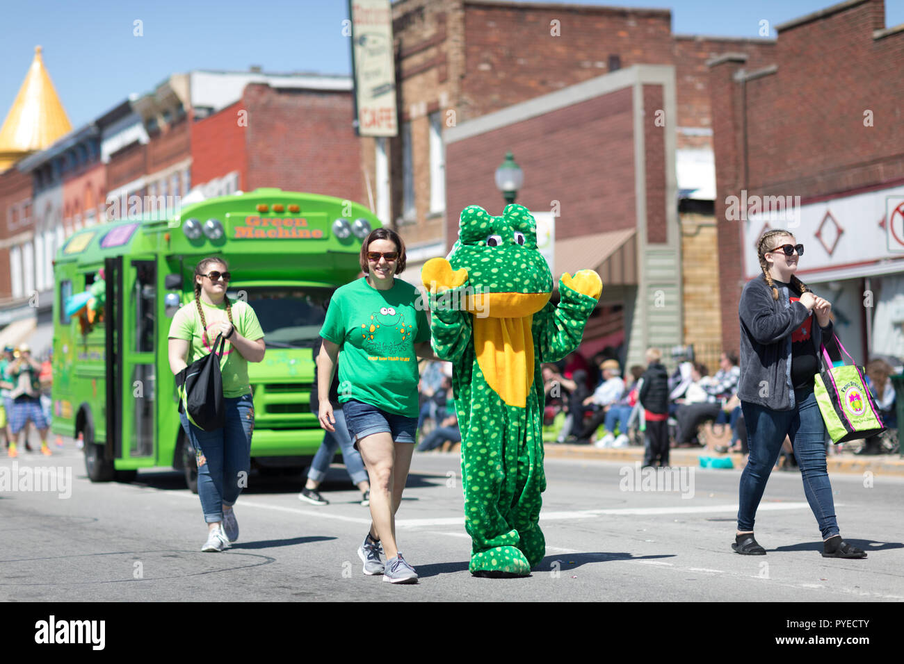 Frog costume hi-res stock photography and images - Alamy