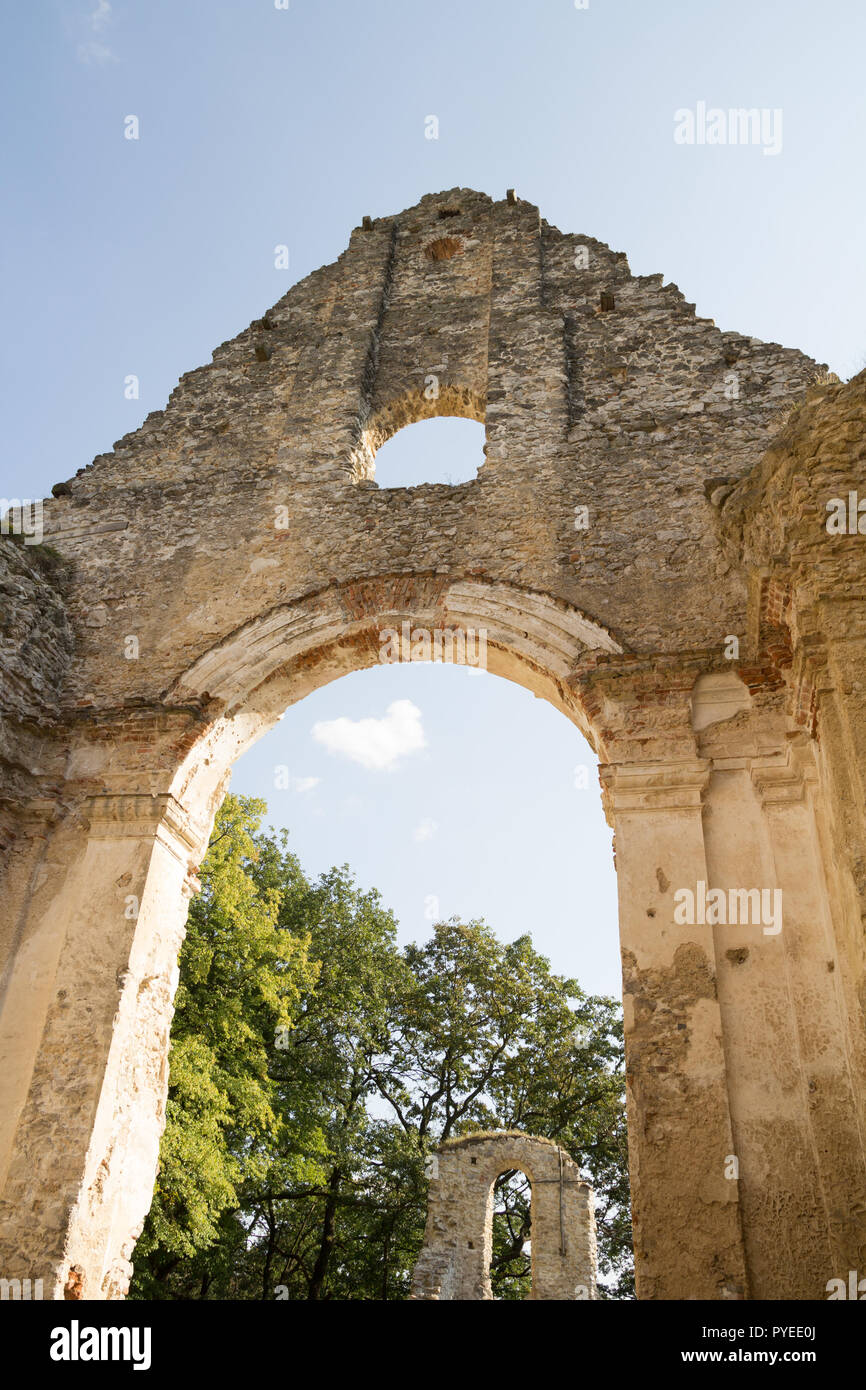 Walls ancient medieval castle hi-res stock photography and images - Alamy