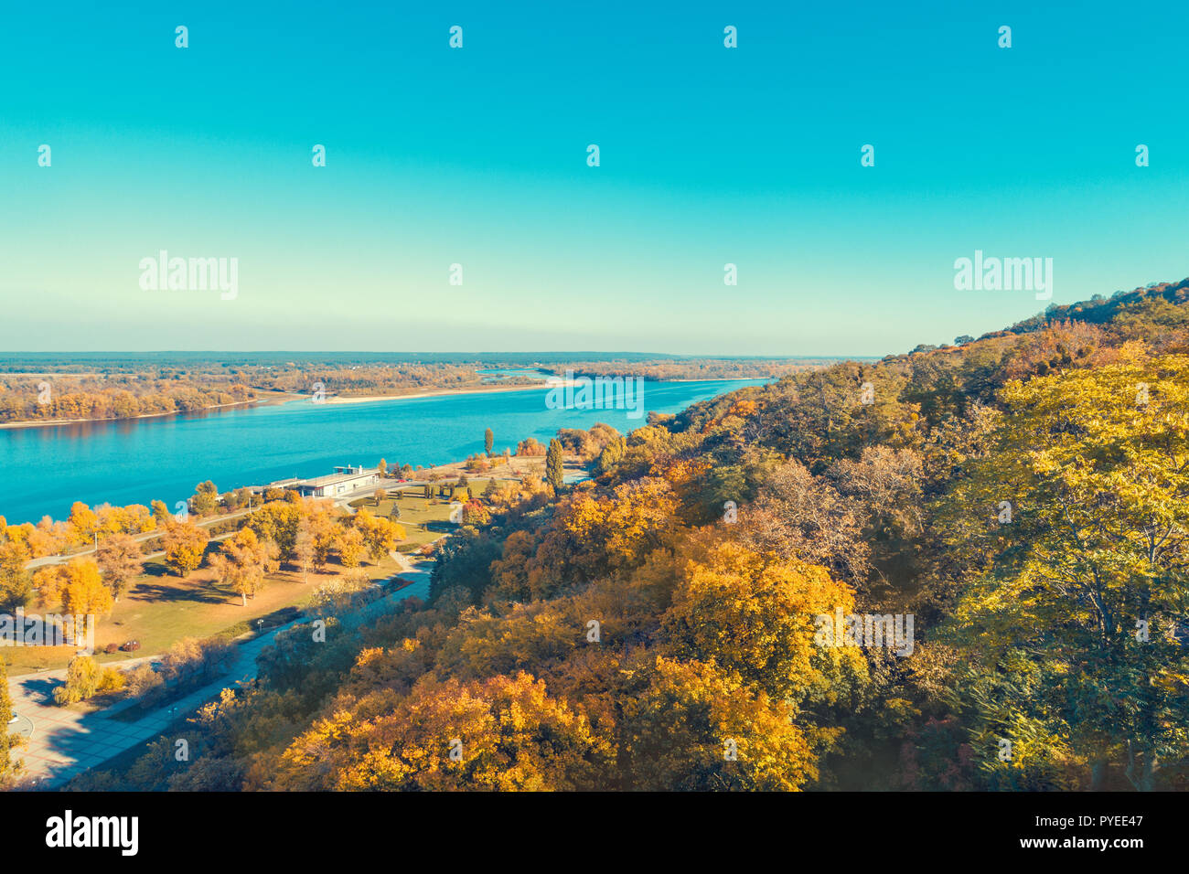 Embankment mountain hi-res stock photography and images - Alamy