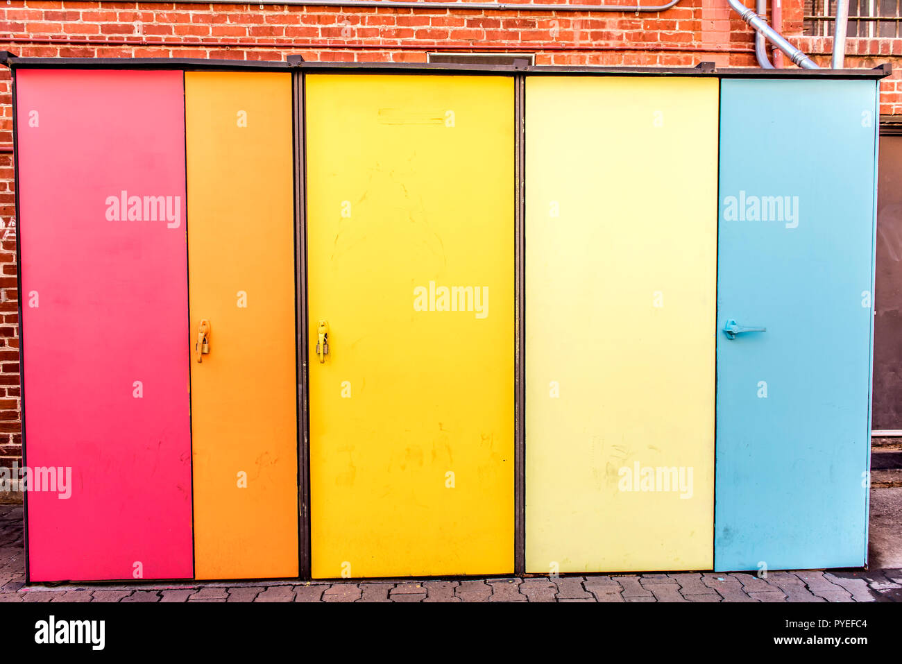 Colorful doors hi-res stock photography and images - Alamy