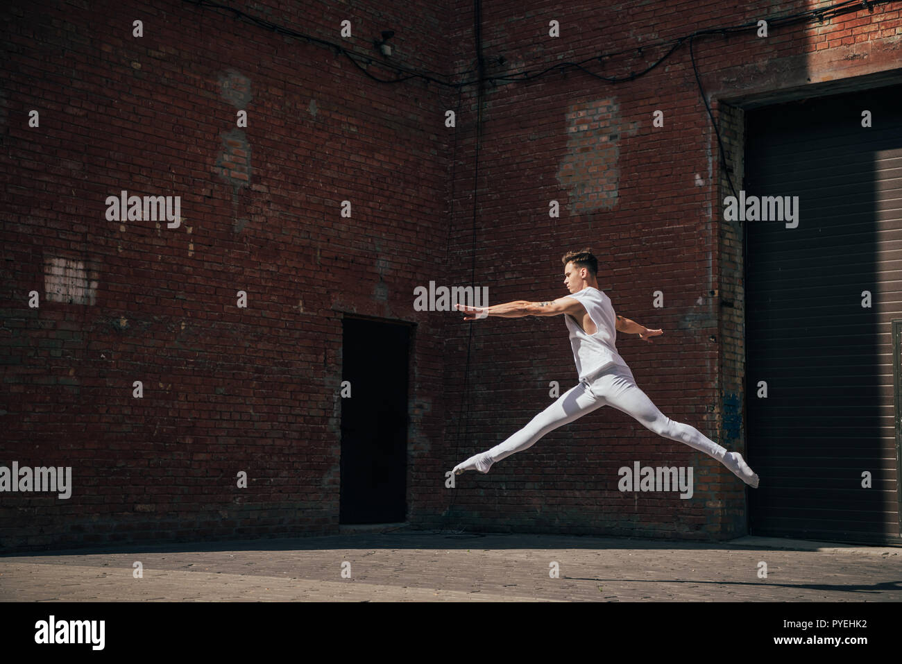 Male ballet dancer jump hi-res stock photography and images - Alamy