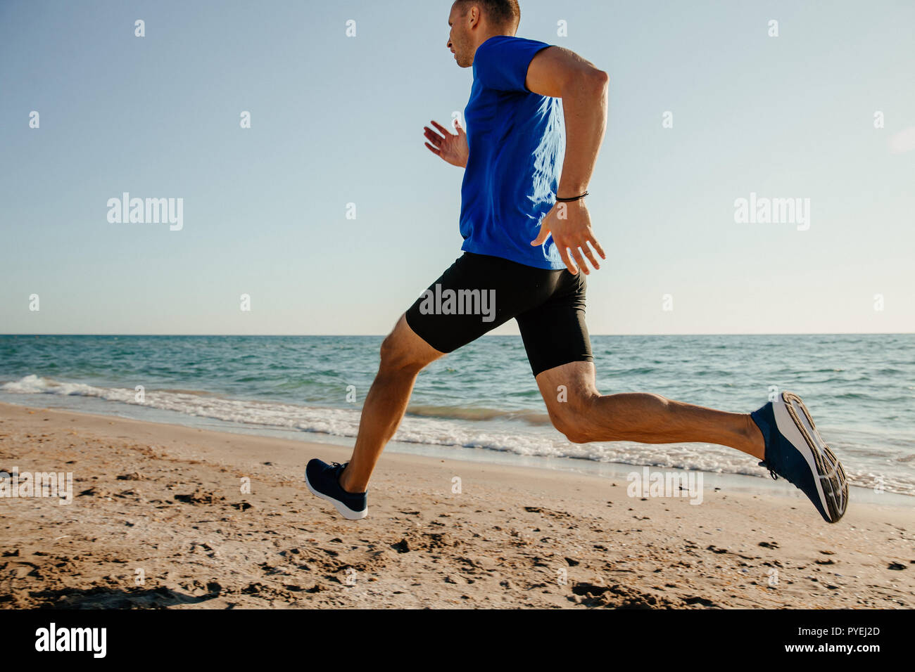 speed run summer morning on beach man runner Stock Photo - Alamy