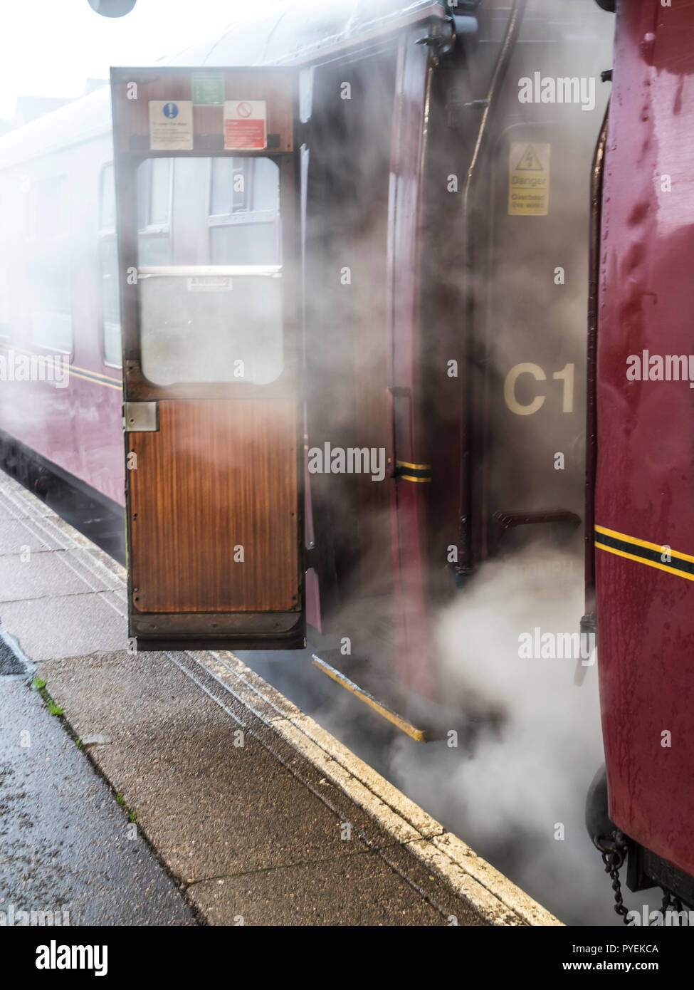 Vintage railway posters scotland hi-res stock photography and images ...