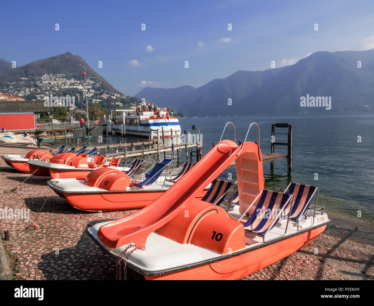 Different types of boats hi-res stock photography and images - Alamy