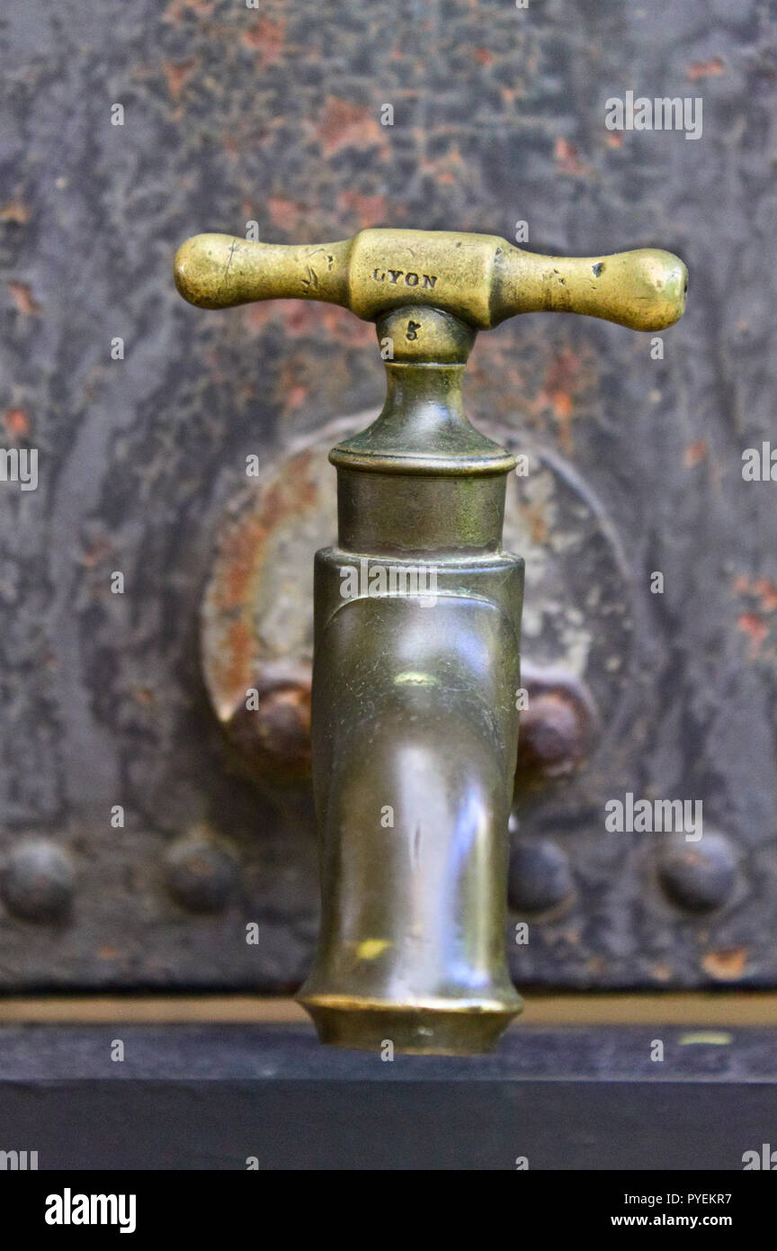 Vintage water tap Stock Photo - Alamy