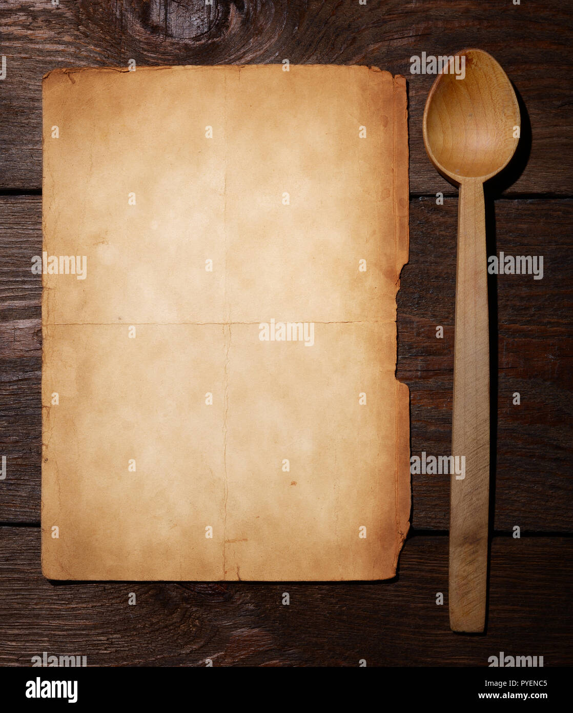 Old dirty paper and wooden spoon - menu concept Stock Photo - Alamy