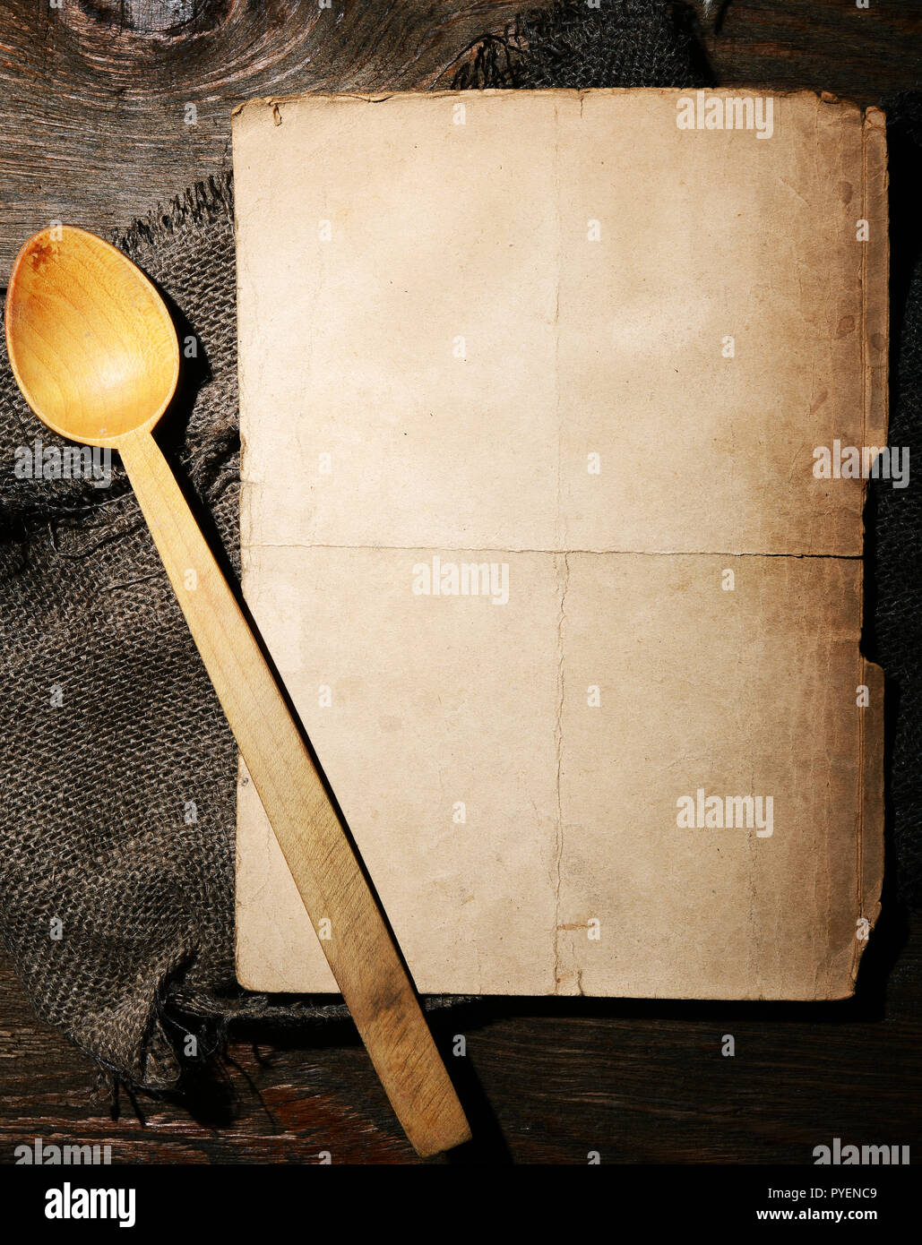 Old dirty paper and wooden spoon - menu concept Stock Photo - Alamy