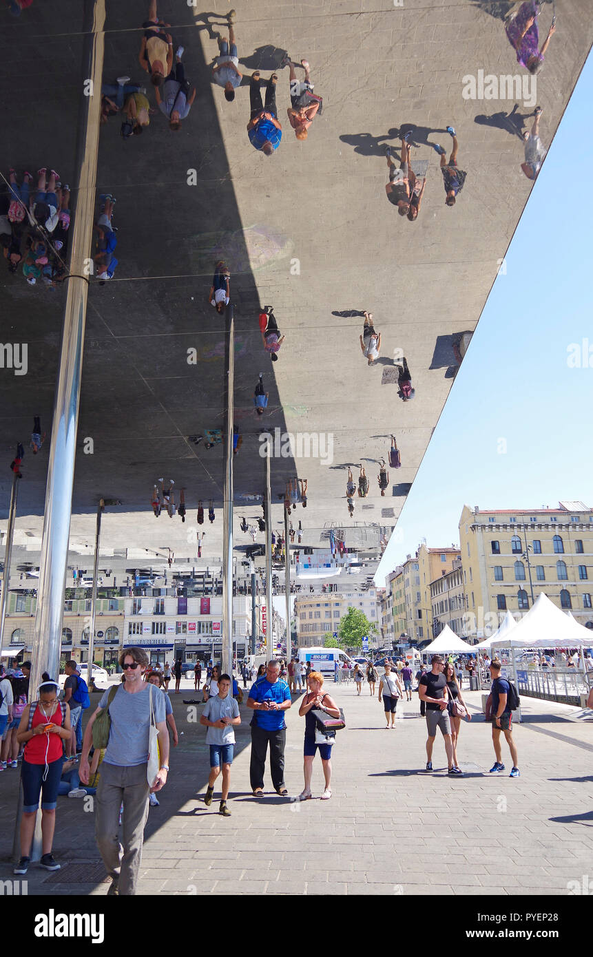 A simple ‘pavilion’, a meeting point and welcome shade beside the Vieux ...