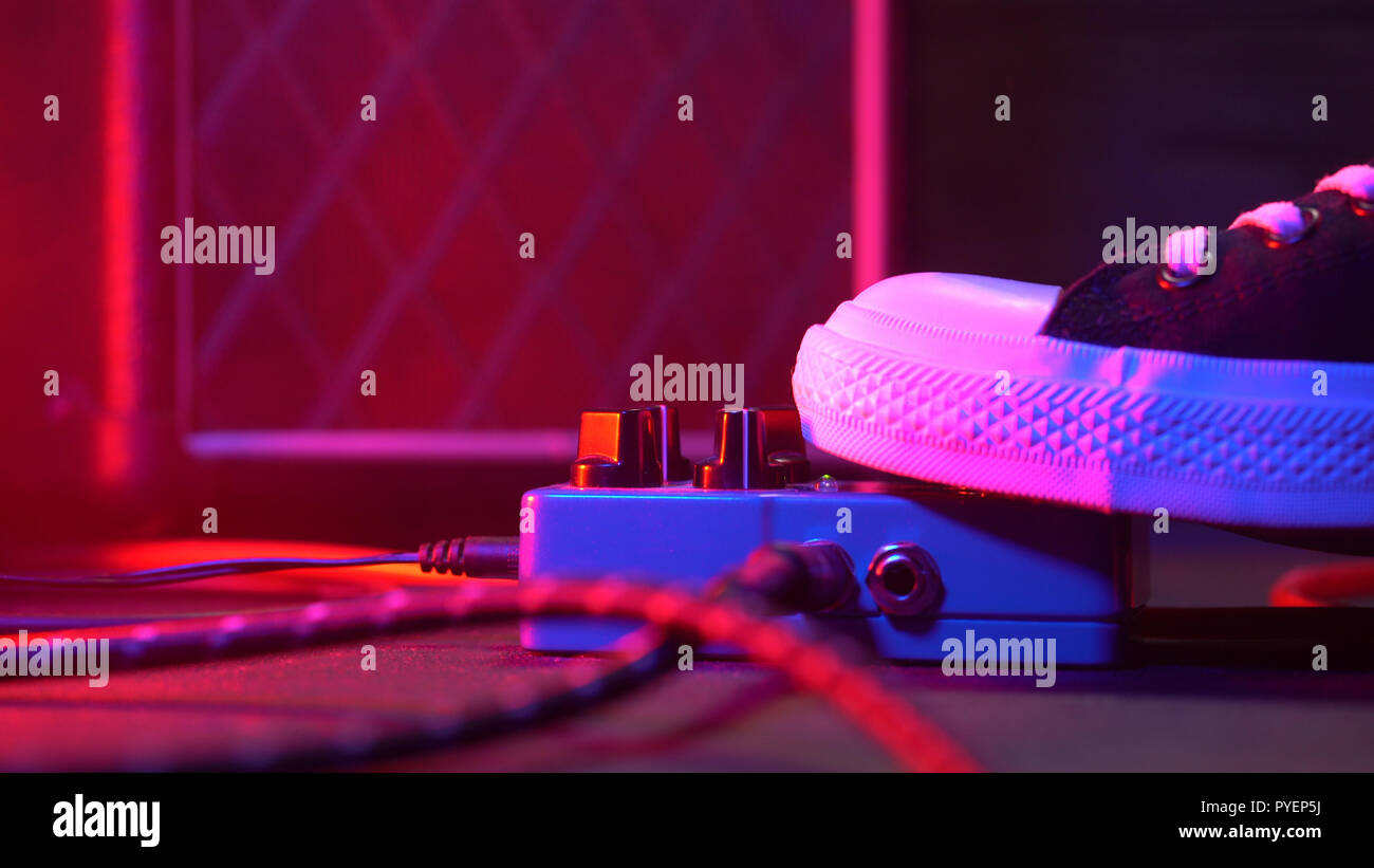 Foot tapping hi-res stock photography and images - Alamy