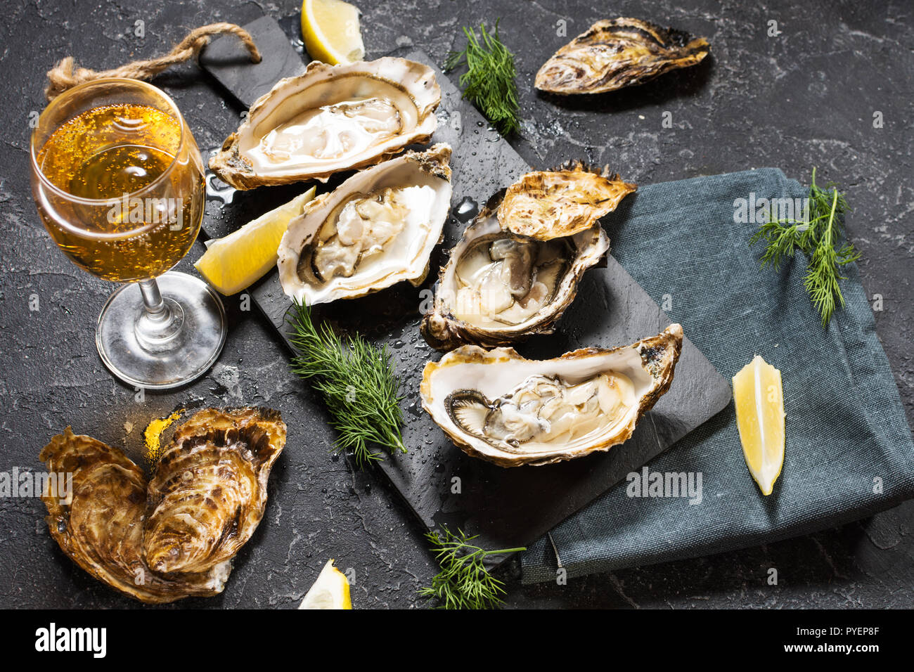 Fines de claire oysters hi-res stock photography and images - Alamy