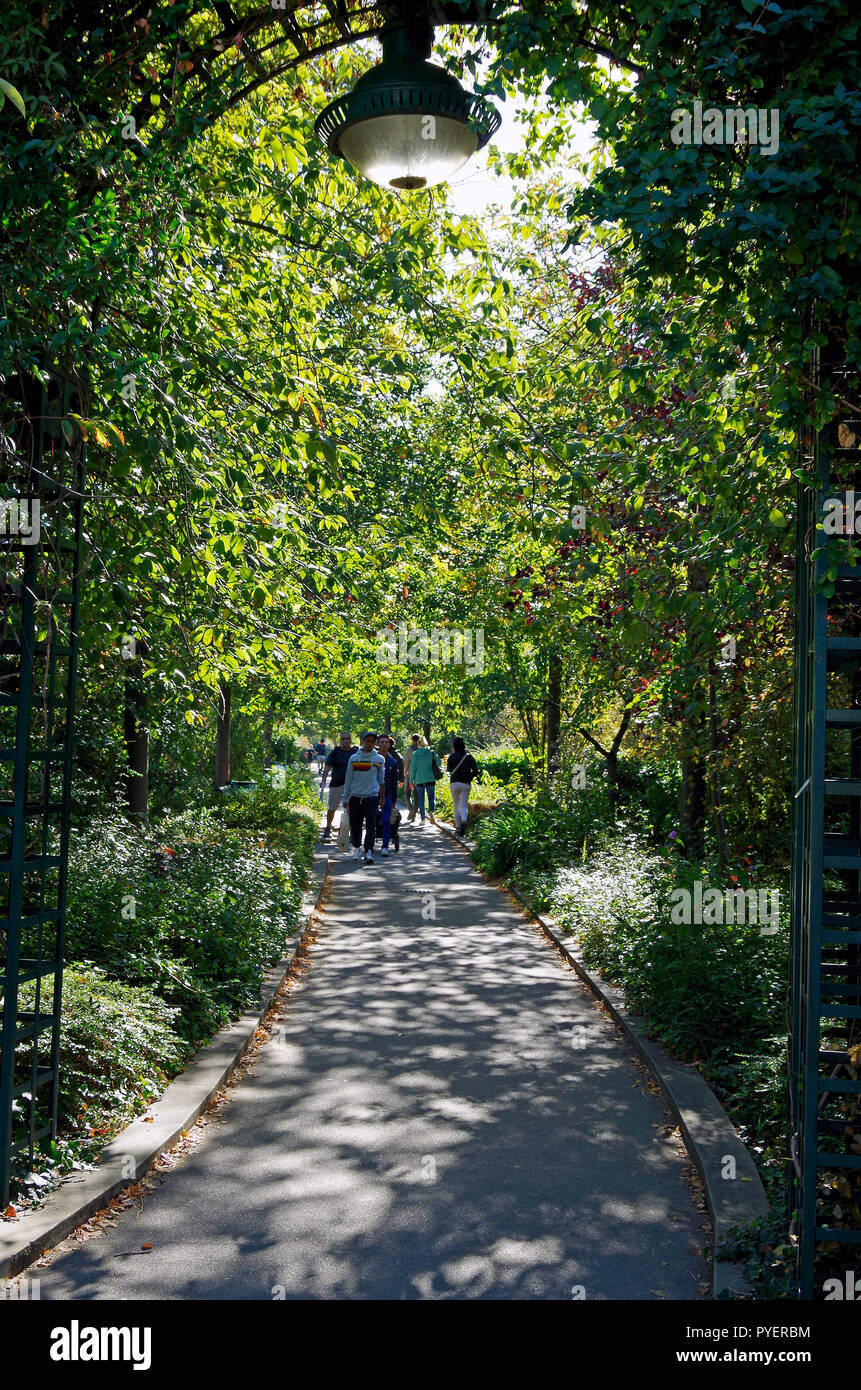 Viaduc des arts promenade plantee hi-res stock photography and images ...