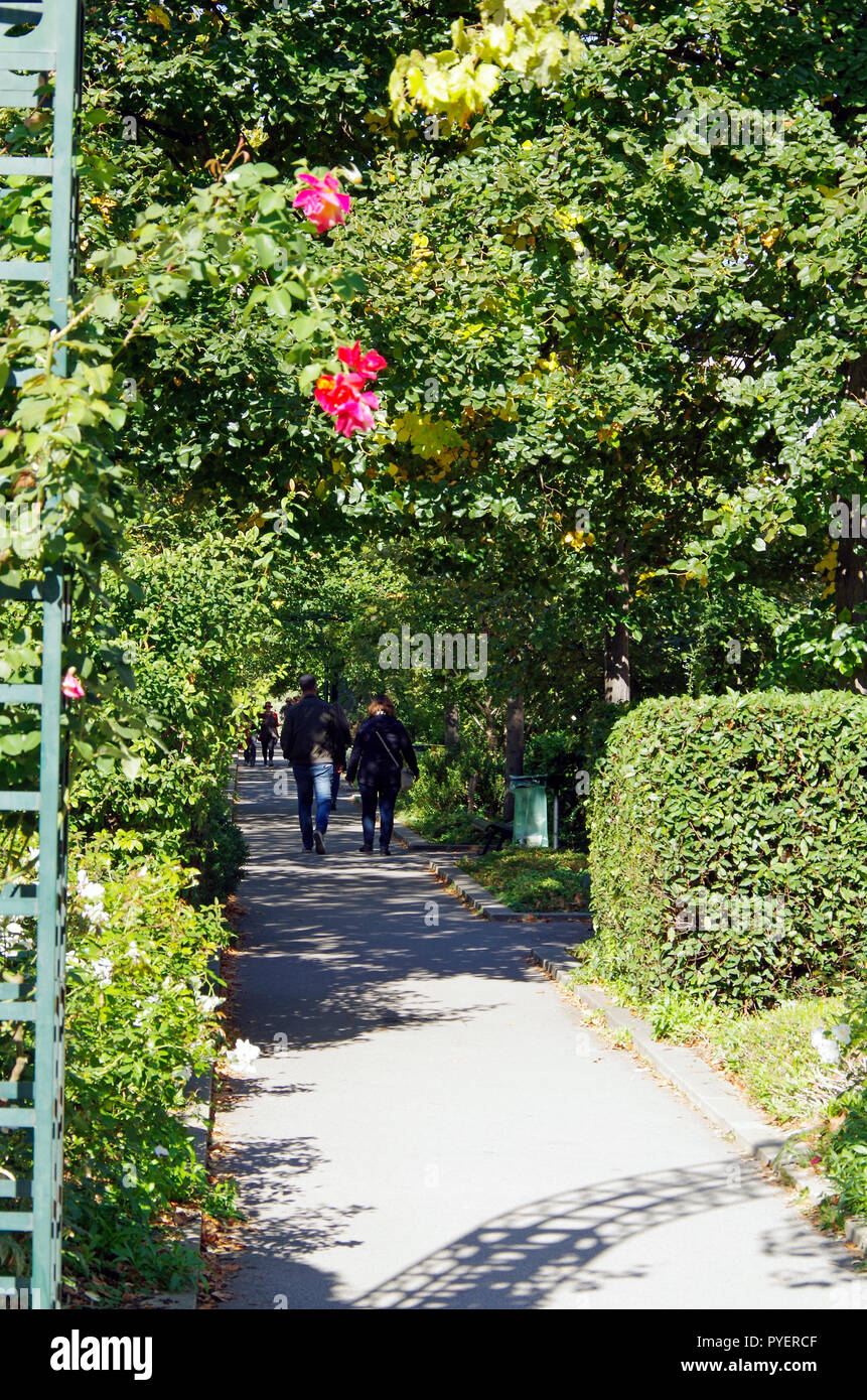 Viaduc des arts promenade plantee hi-res stock photography and images ...