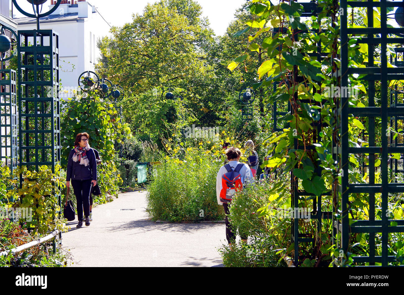 Viaduc des arts promenade plantee hi-res stock photography and images ...
