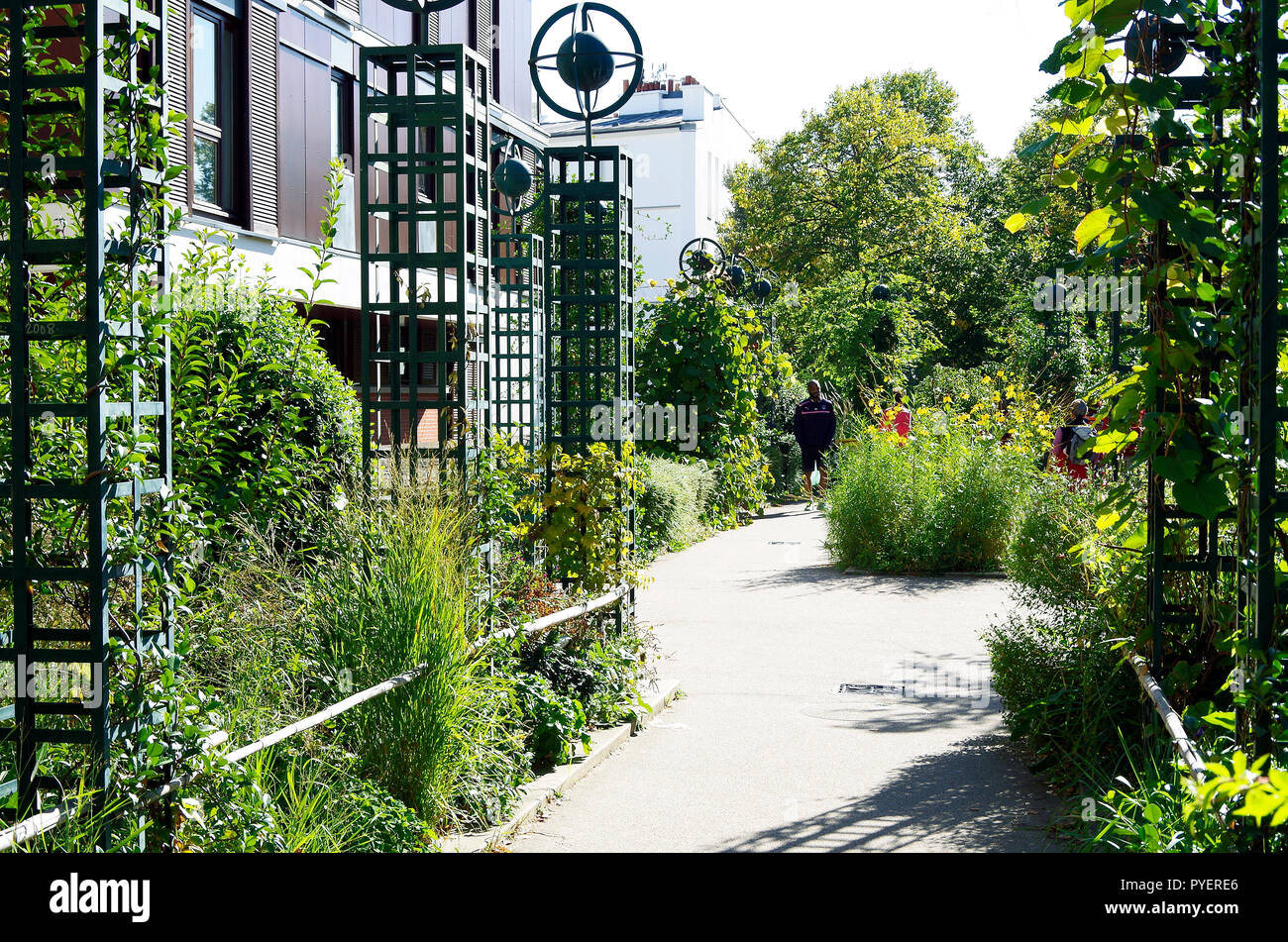 Viaduc des arts promenade plantee hi-res stock photography and images ...