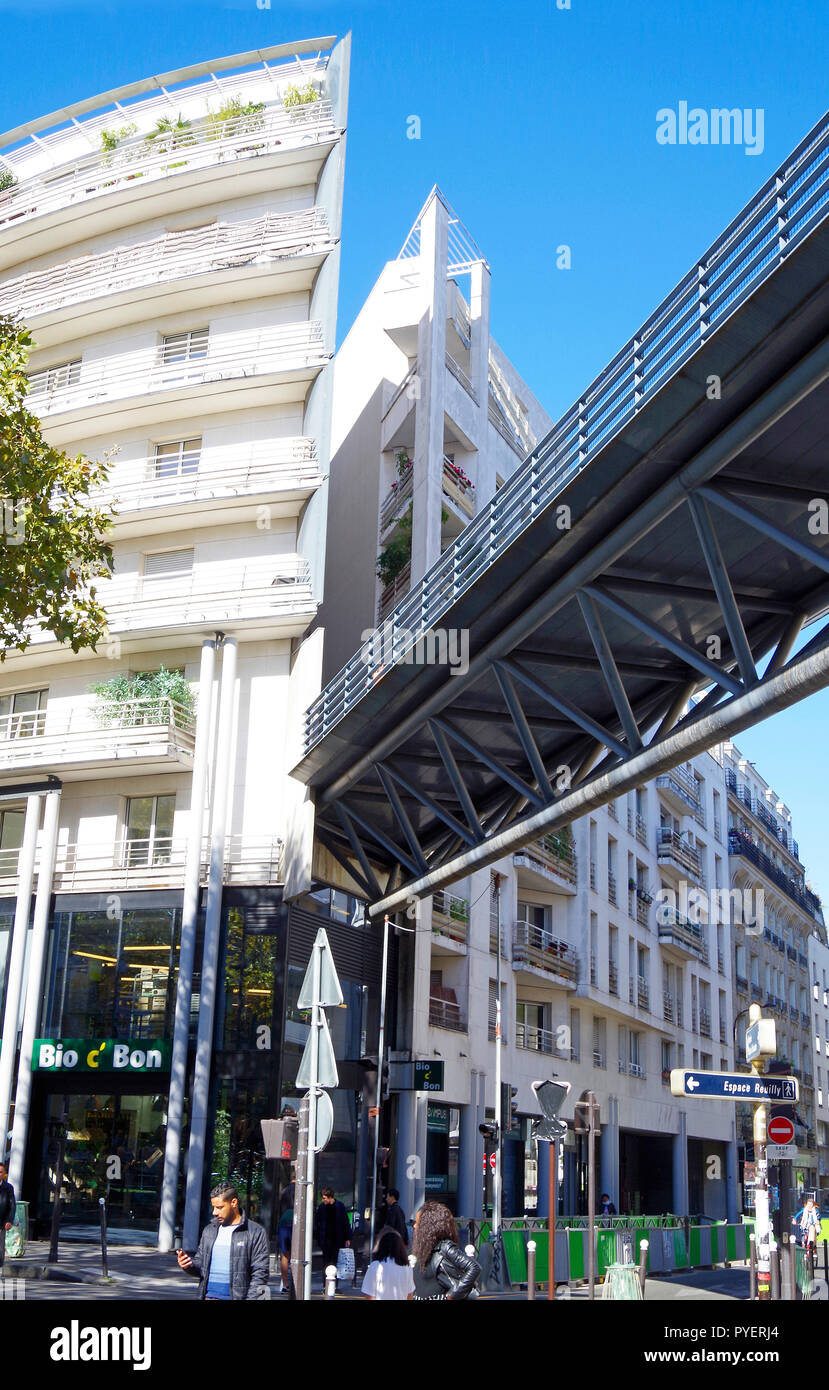 Late modern movement buildings hi-res stock photography and images - Alamy