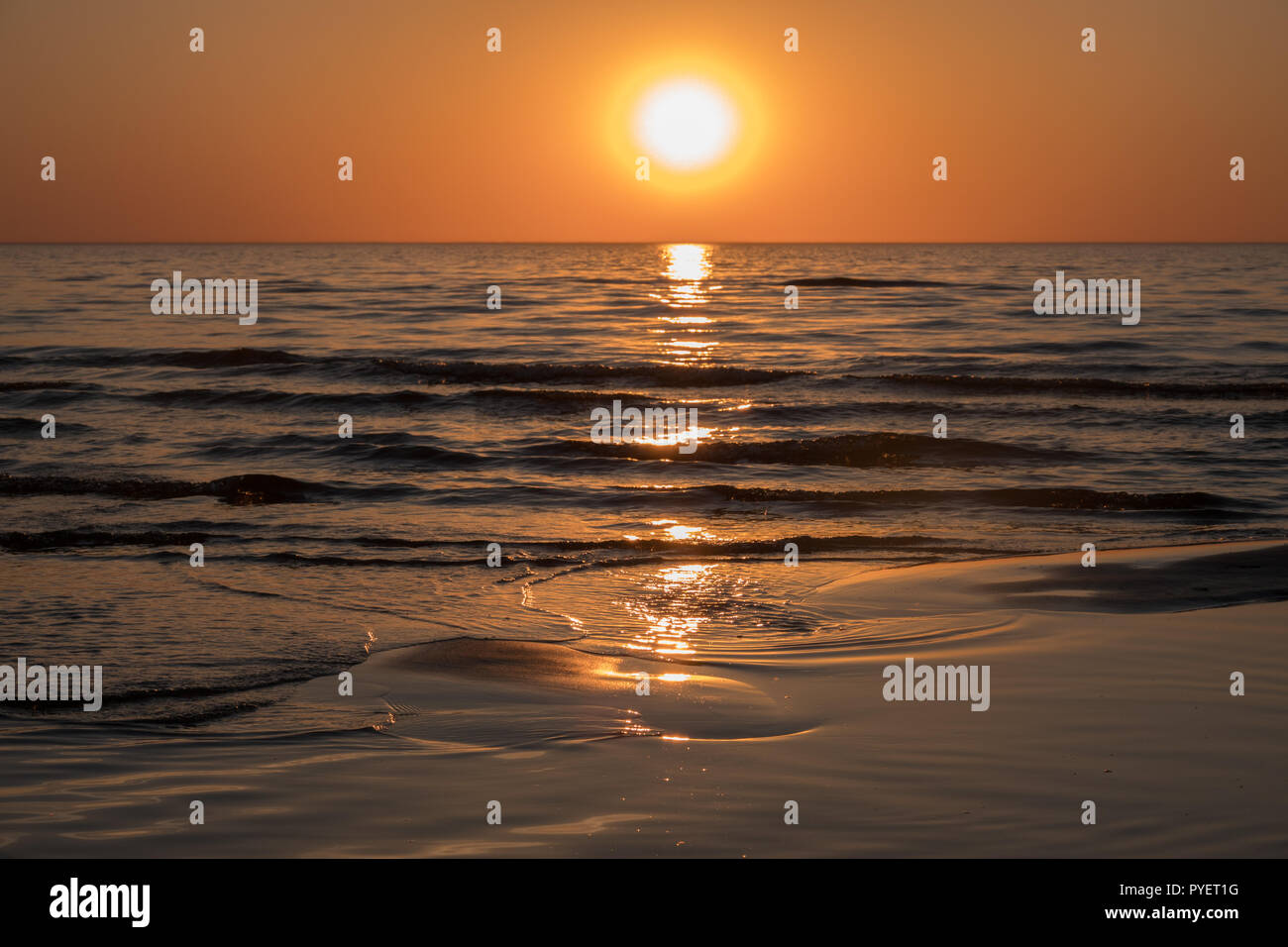 Sunset light reflection on sea hi-res stock photography and images - Alamy