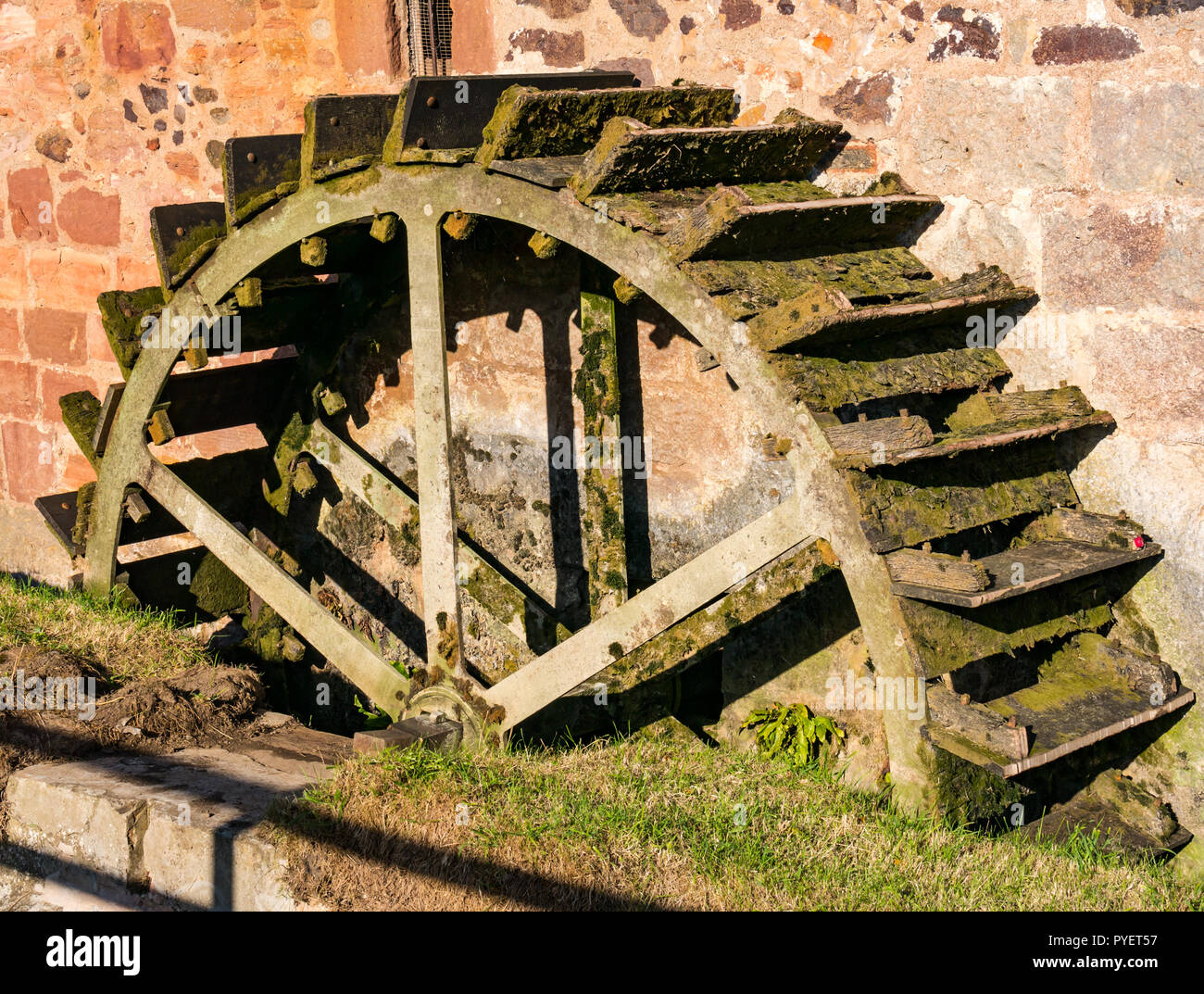 Water wheel of mill hi-res stock photography and images - Alamy