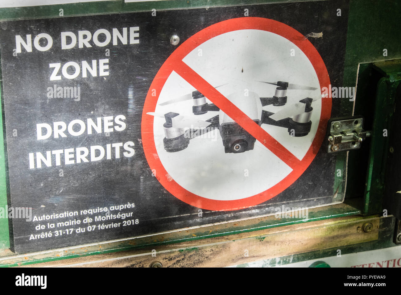 Drones interdits hi-res stock photography and images - Alamy