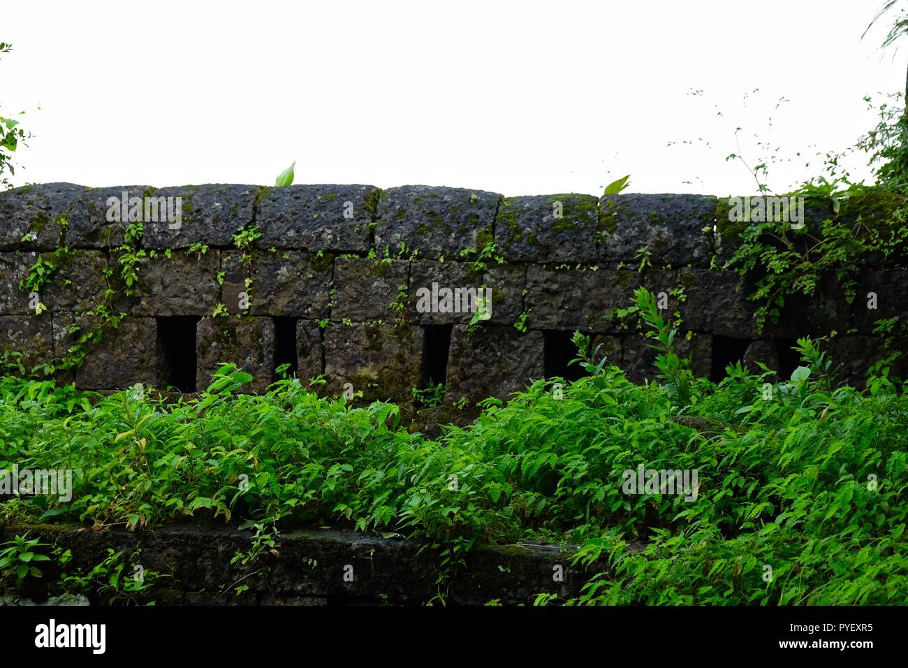 Broken stone wall hi-res stock photography and images - Alamy