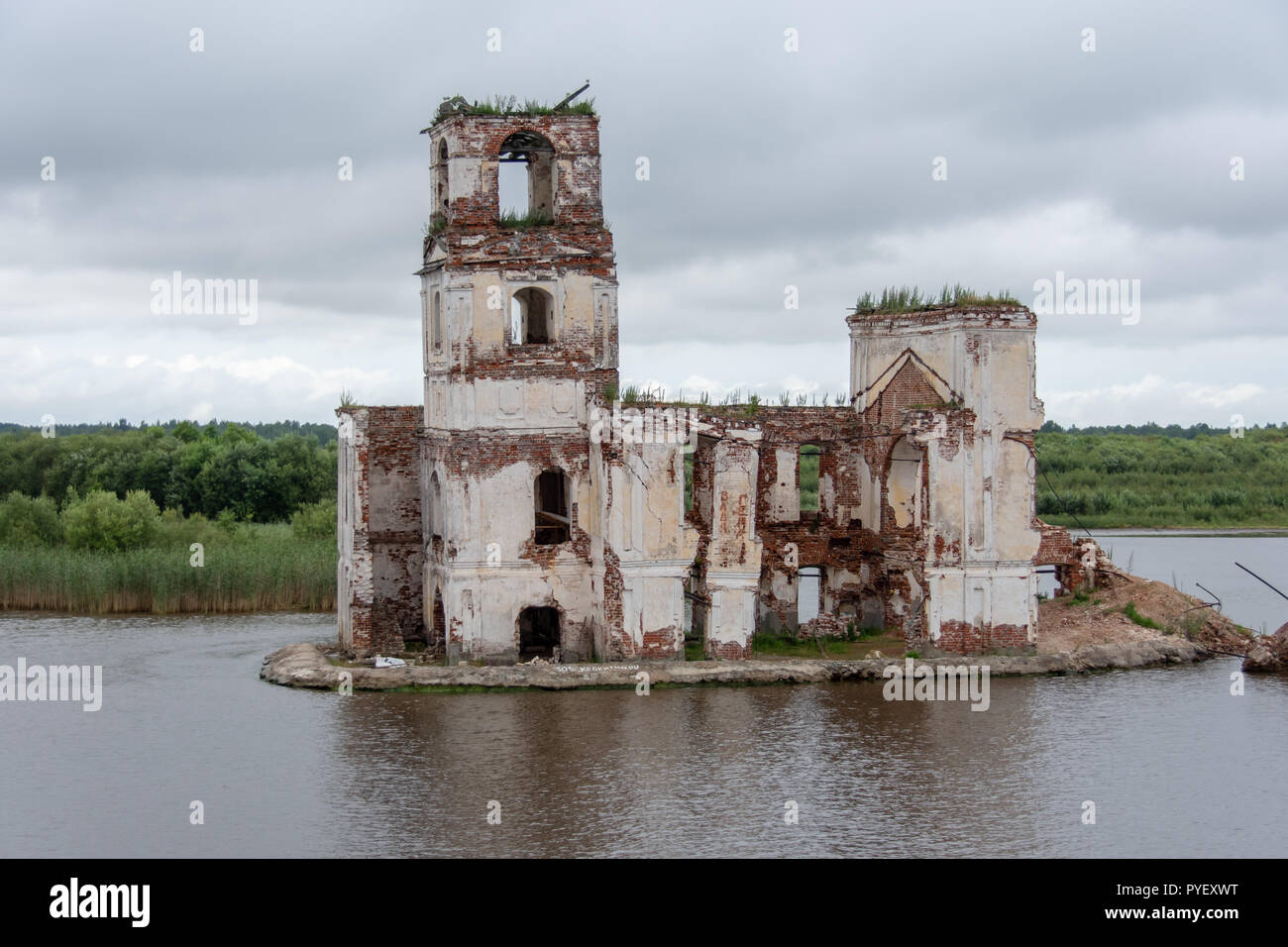 Submerged church hi-res stock photography and images - Alamy