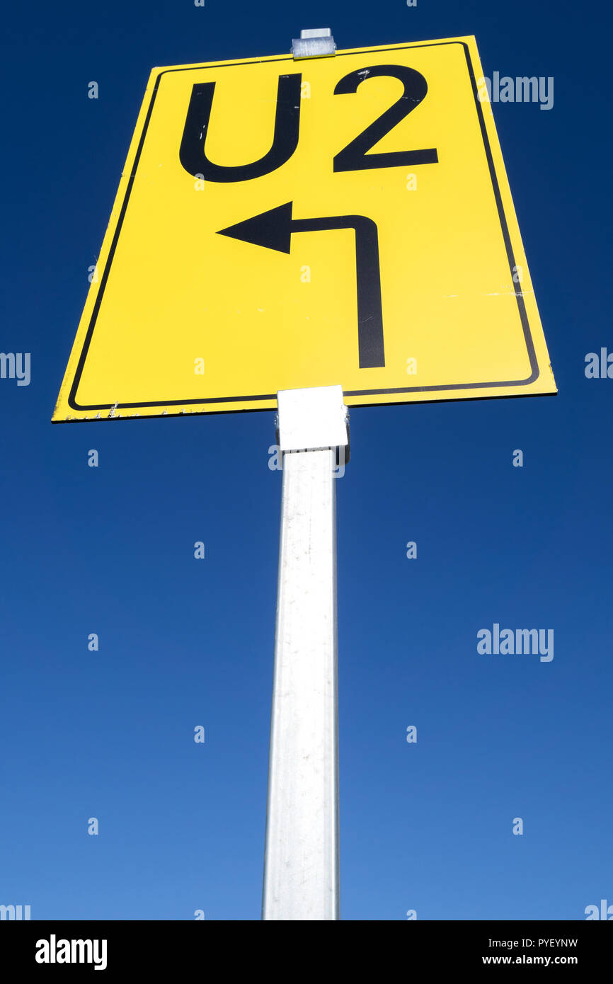 Detour sign hi-res stock photography and images - Alamy