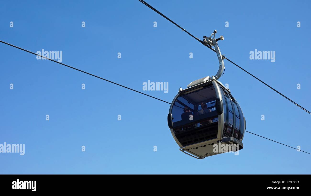 modern cable car on porto douro river Stock Photo - Alamy