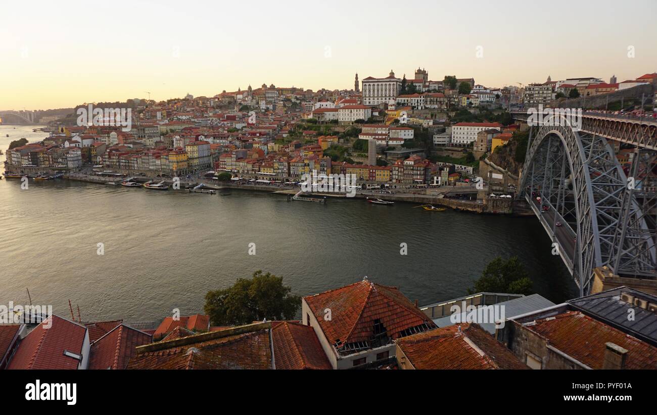 ponte dom luis bridge in porto at sunset Stock Photo - Alamy
