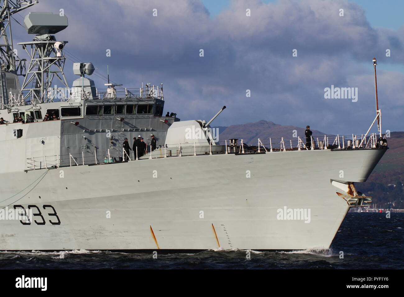 HMCS Toronto (FFH-333), a Halifax-class (or City-class) frigate ...