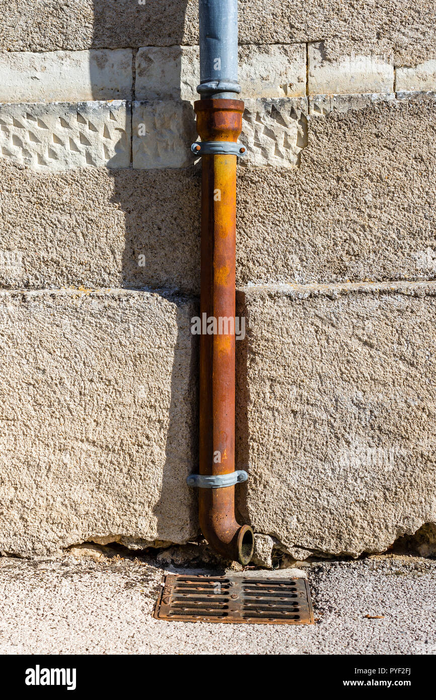 Downspout hi-res stock photography and images - Alamy