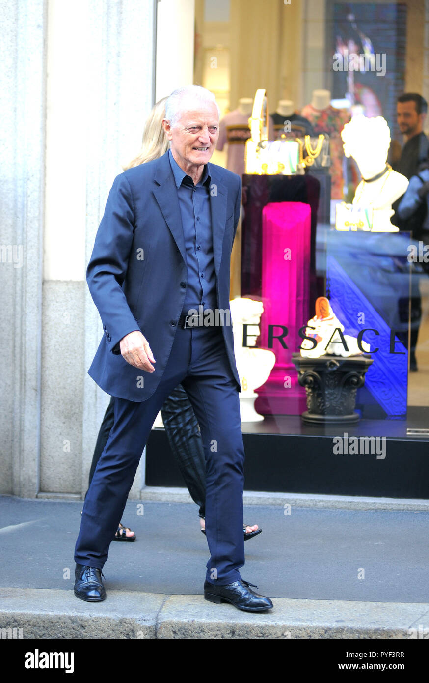 Santo Versace goes to visit the employees at the Versace store in Via ...