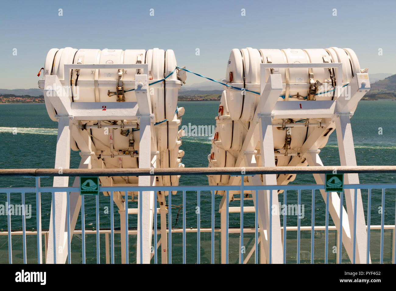 Ship life rafts hi-res stock photography and images - Alamy