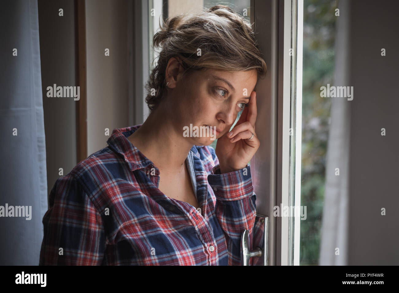 Window thinking sad home woman hi-res stock photography and images - Alamy