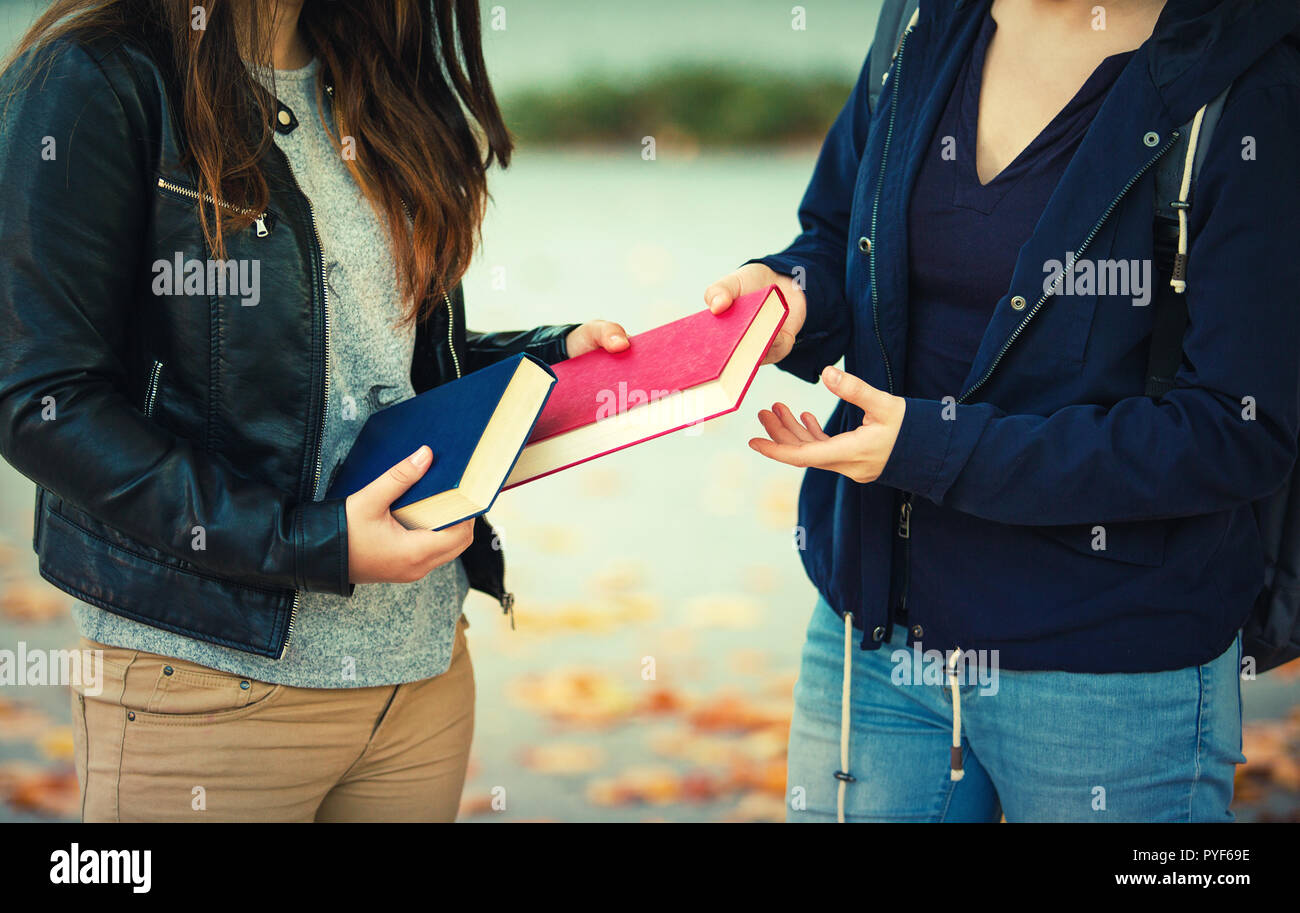 Knowledge sharing hi-res stock photography and images - Alamy