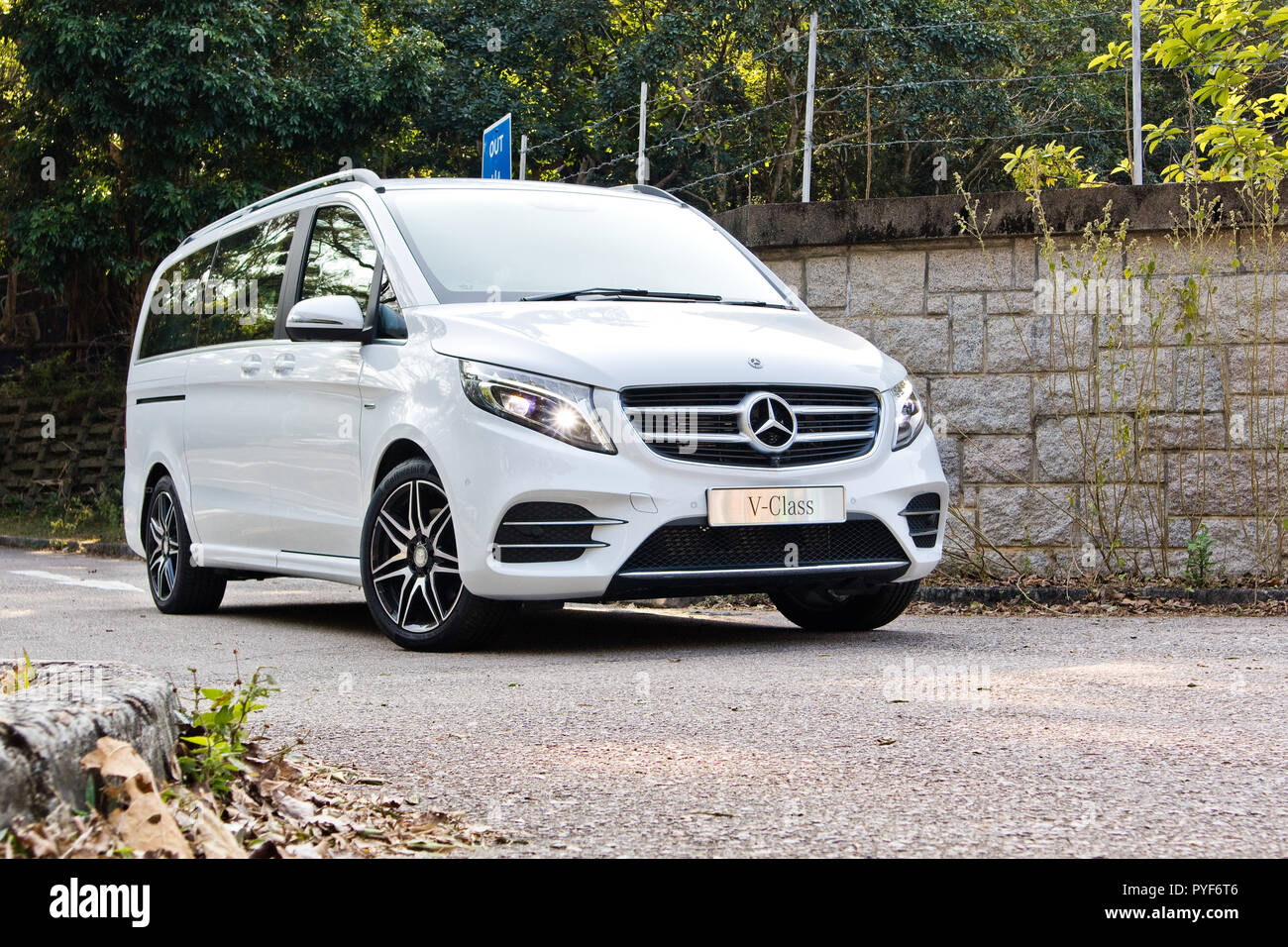 Mercedes v class mpv hi-res stock photography and images - Alamy