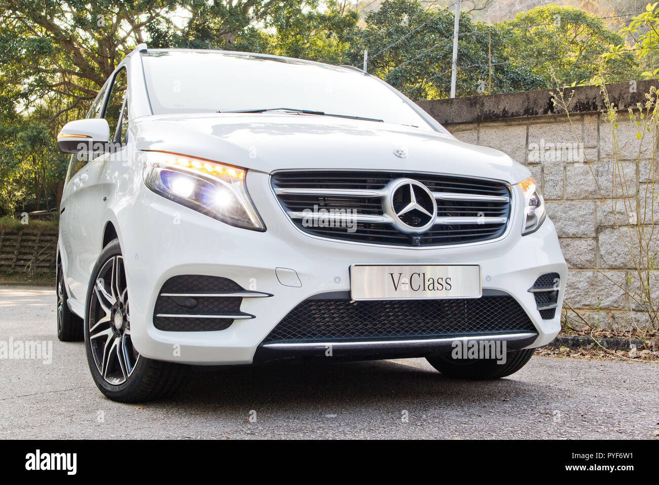 Mercedes v class mpv hi-res stock photography and images - Alamy