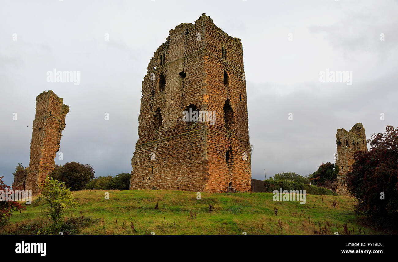 The ruins of sheriff hutton castle hi-res stock photography and images ...