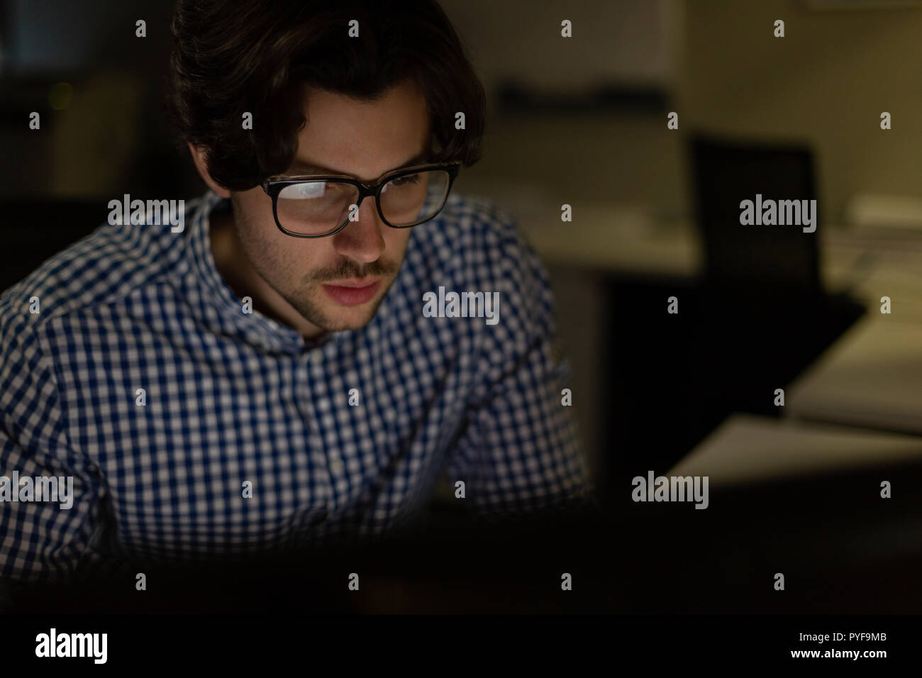 Executive at desk hi-res stock photography and images - Alamy