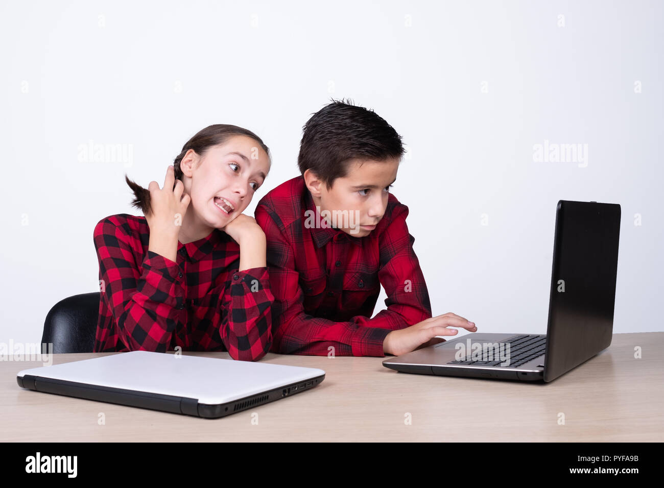 Teen boy girl laptop hi-res stock photography and images - Alamy