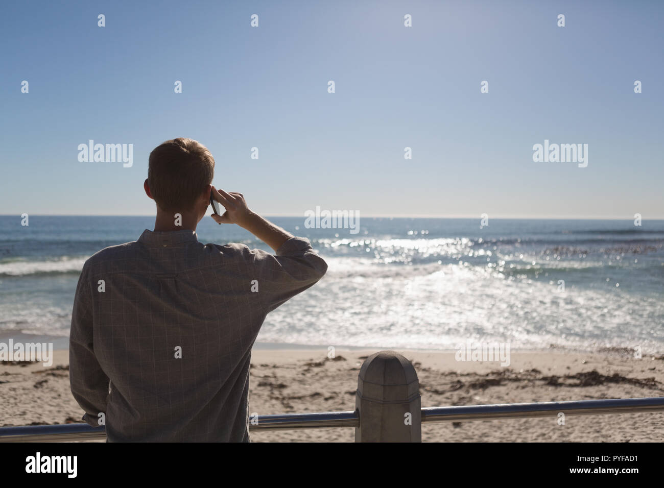 Talking speaking at the beach hi-res stock photography and images - Alamy