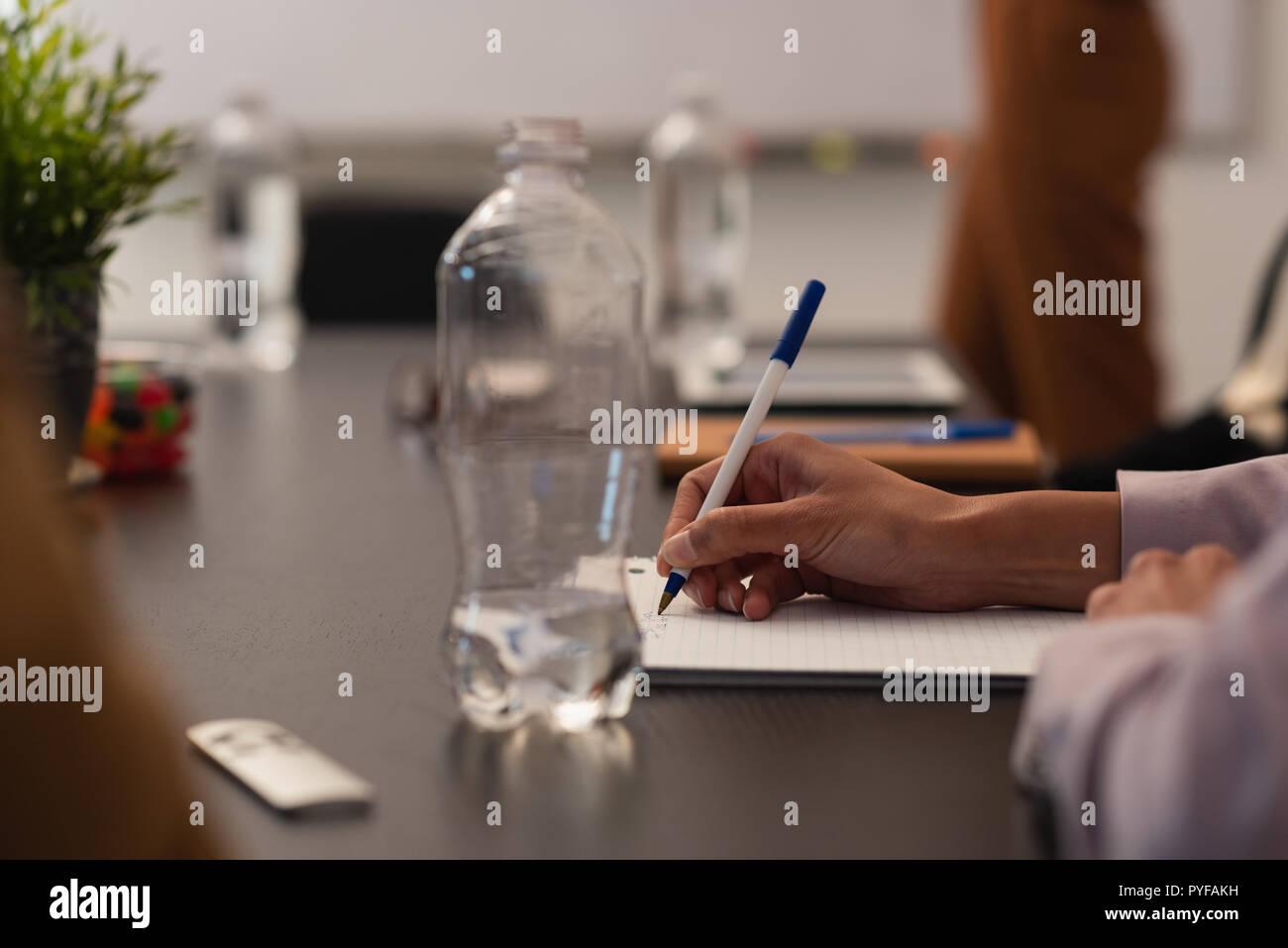 Female executive writing on notepad Stock Photo - Alamy